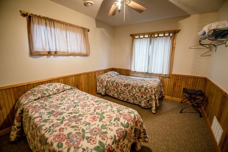 Cabins & Charter Fishing Packages | Cyrus Resort Lake of the Woods