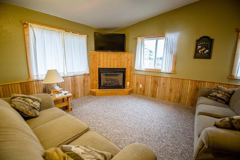 Cabins & Charter Fishing Packages | Cyrus Resort Lake of the Woods