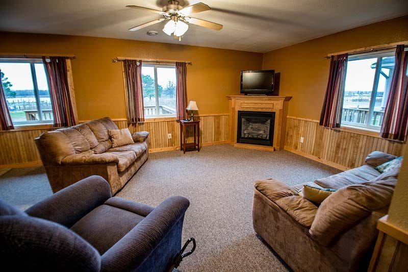 Cabins & Charter Fishing Packages | Cyrus Resort Lake of the Woods